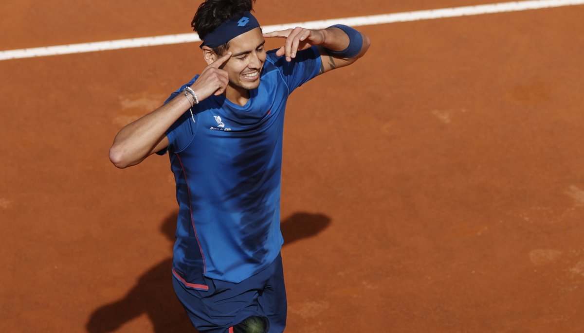 Alejandro Tabilo completó con gran triunfo su postergado debut en el ... Alejandro Tabilo completó con gran triunfo su postergado debut en el ...